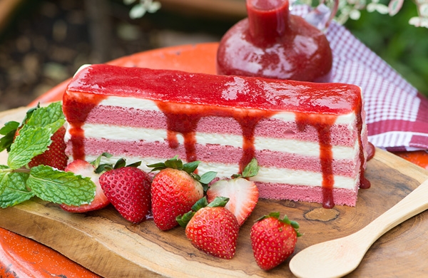 Strawberry Red Cake with Sweet Red Sauce - Gourmet & Cuisine Magazine